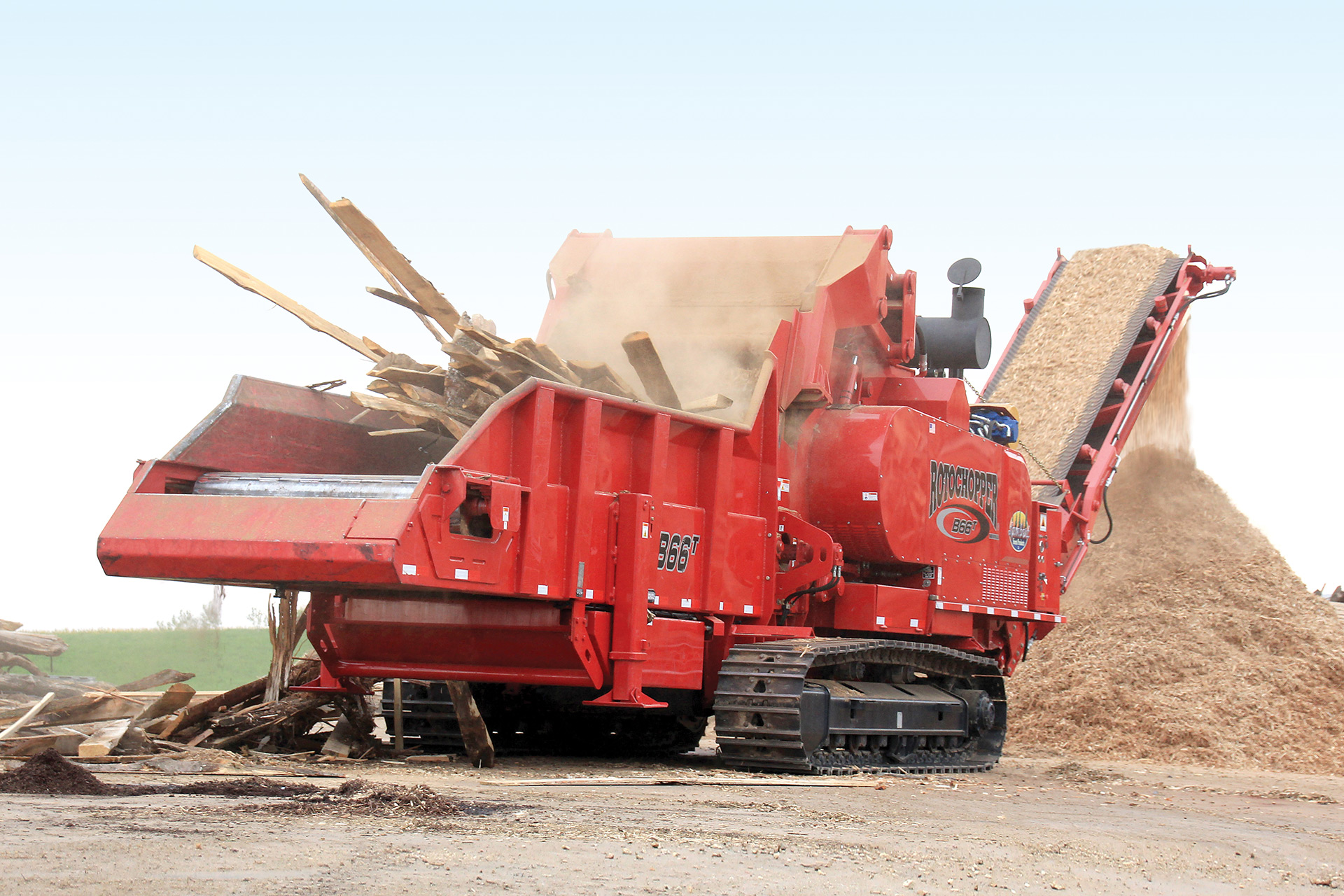 Commercial Mulch Horizontal Grinding & Colorizing Systems | Rotochopper®