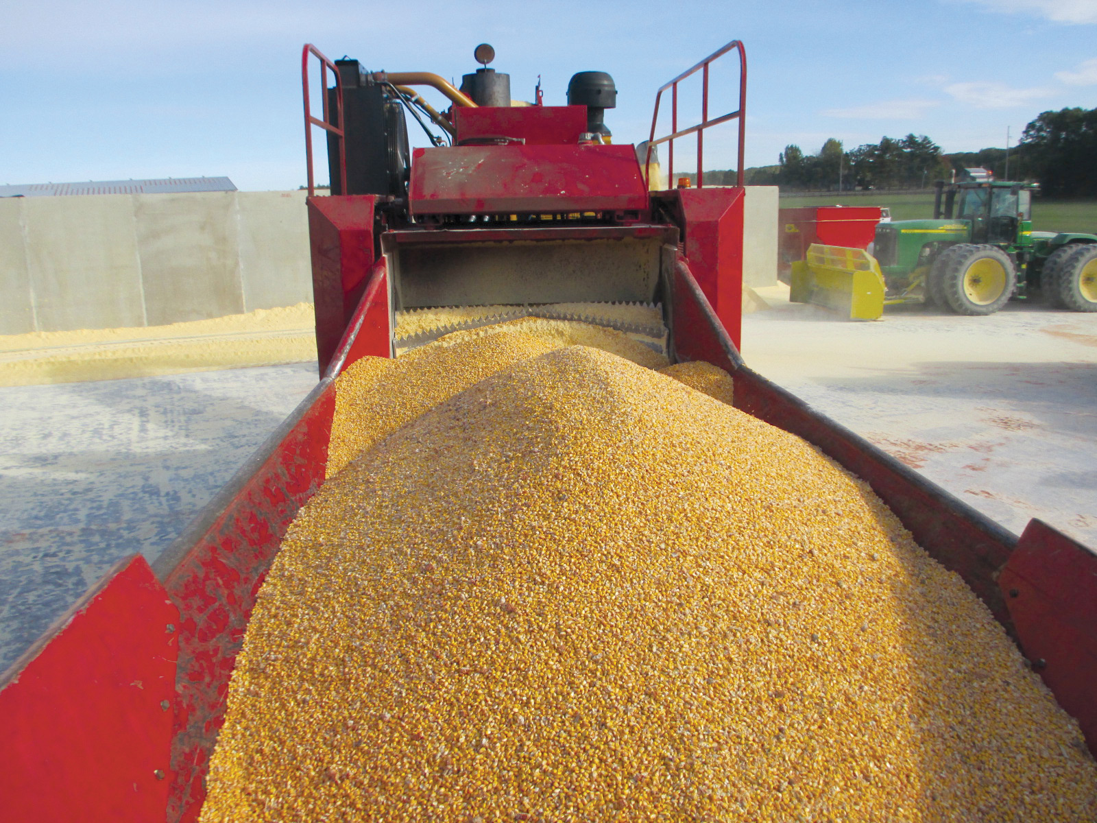 High Moisture Feed Grain, Animal Bedding Grinders | Rotochopper®