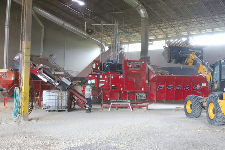 Pallet Grinders | Wood Pallet Grinding, Recycling Machine Systems ...