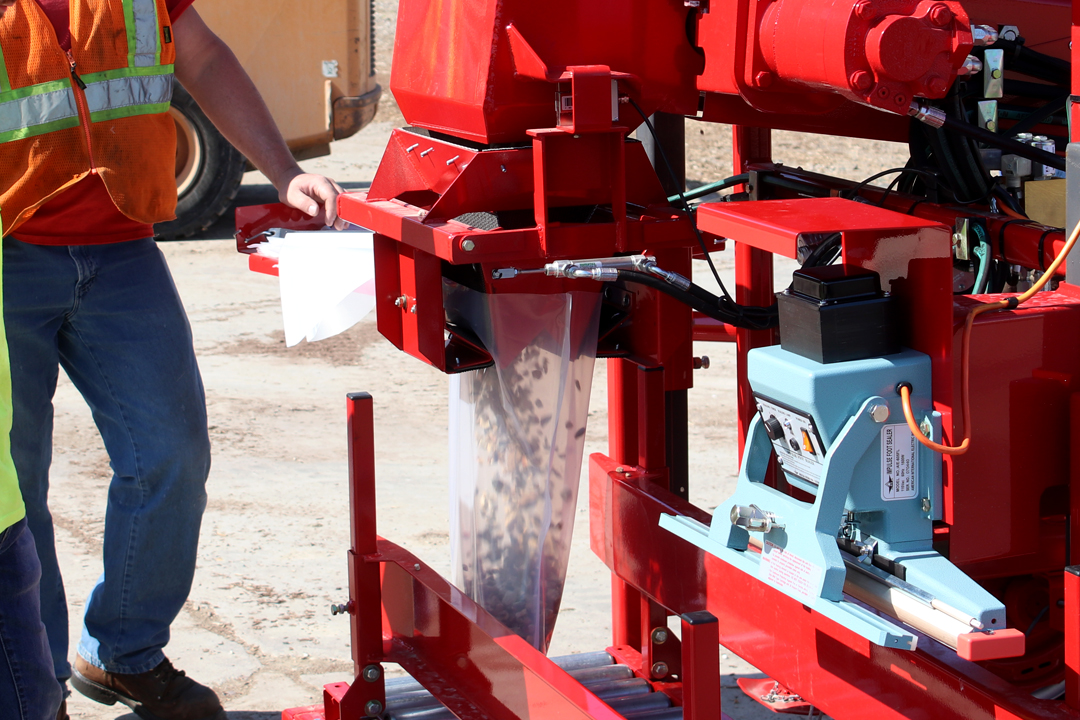 Aggregate Screeners | Gravel, Sand, & Fill Solutions | Rotochopper®